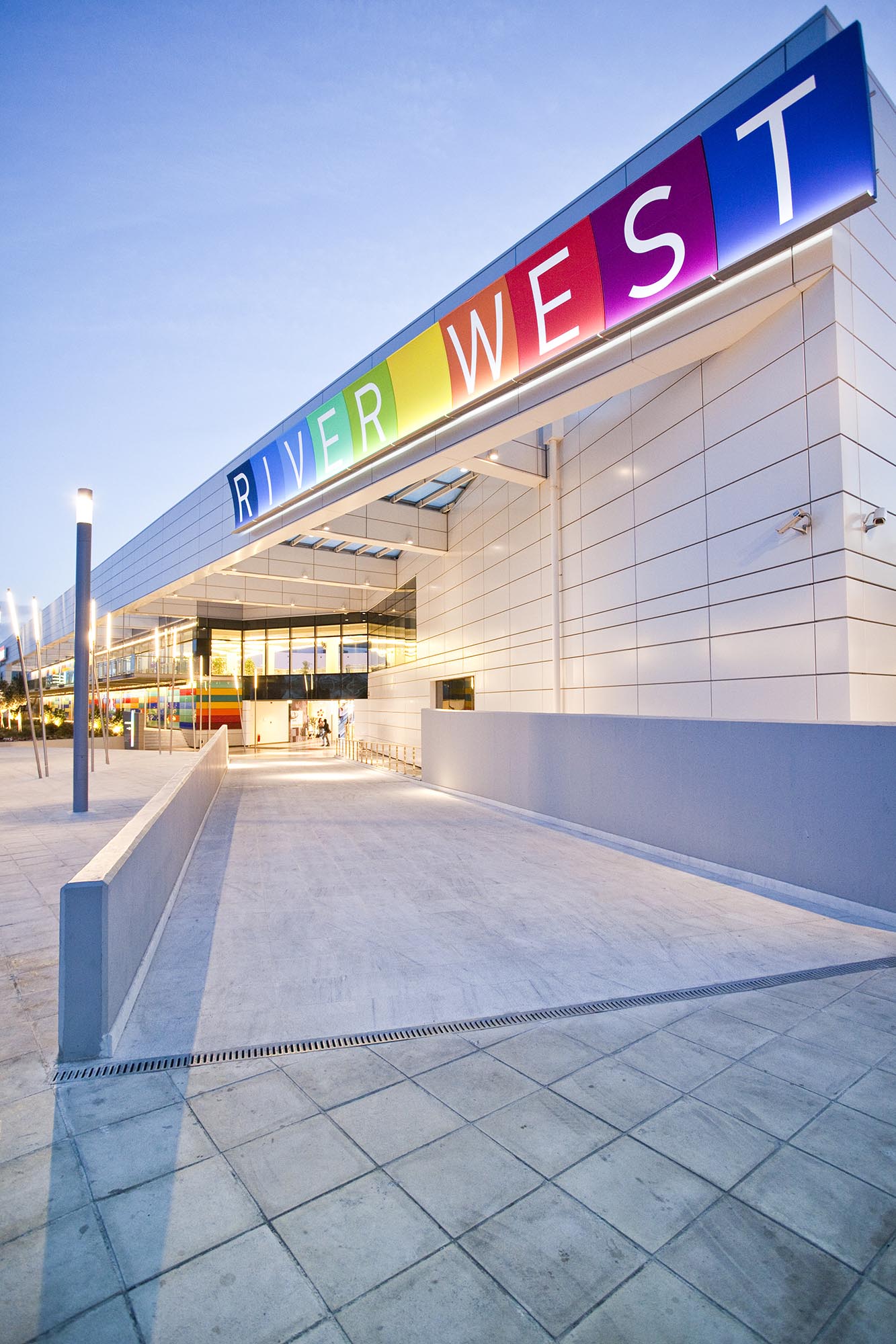 “River West“ Shopping Center | Vikelas Architects