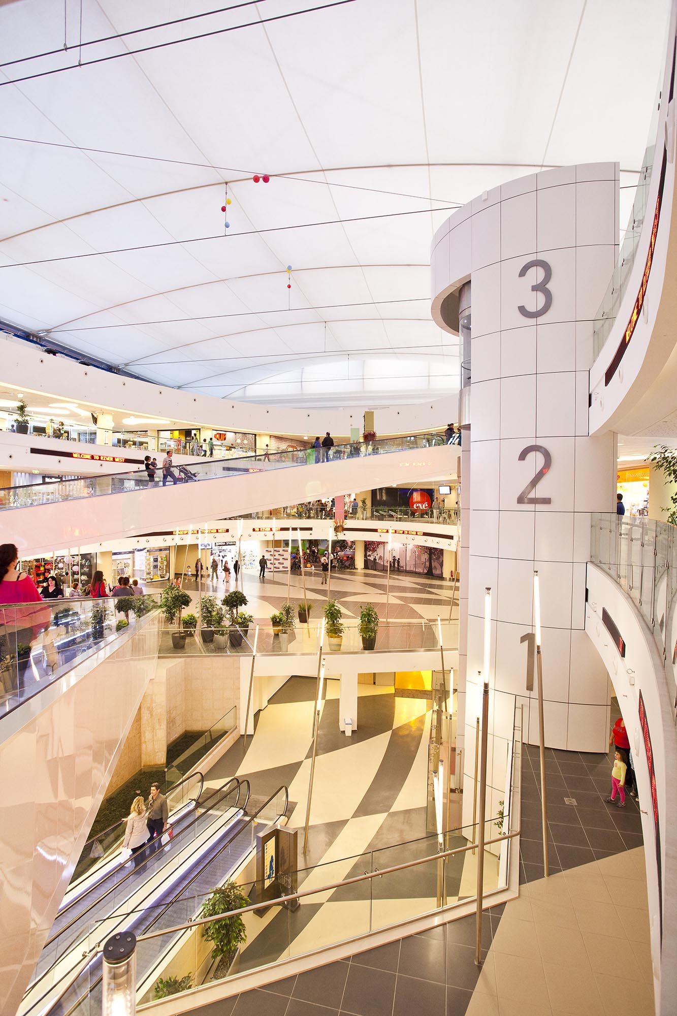 “River West“ Shopping Center | Vikelas Architects